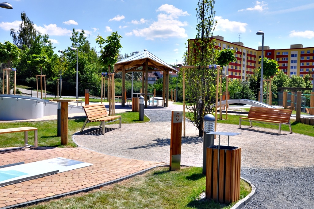 Praha Strašnice - park Gutovka - Městský mobiliář STREETPARK